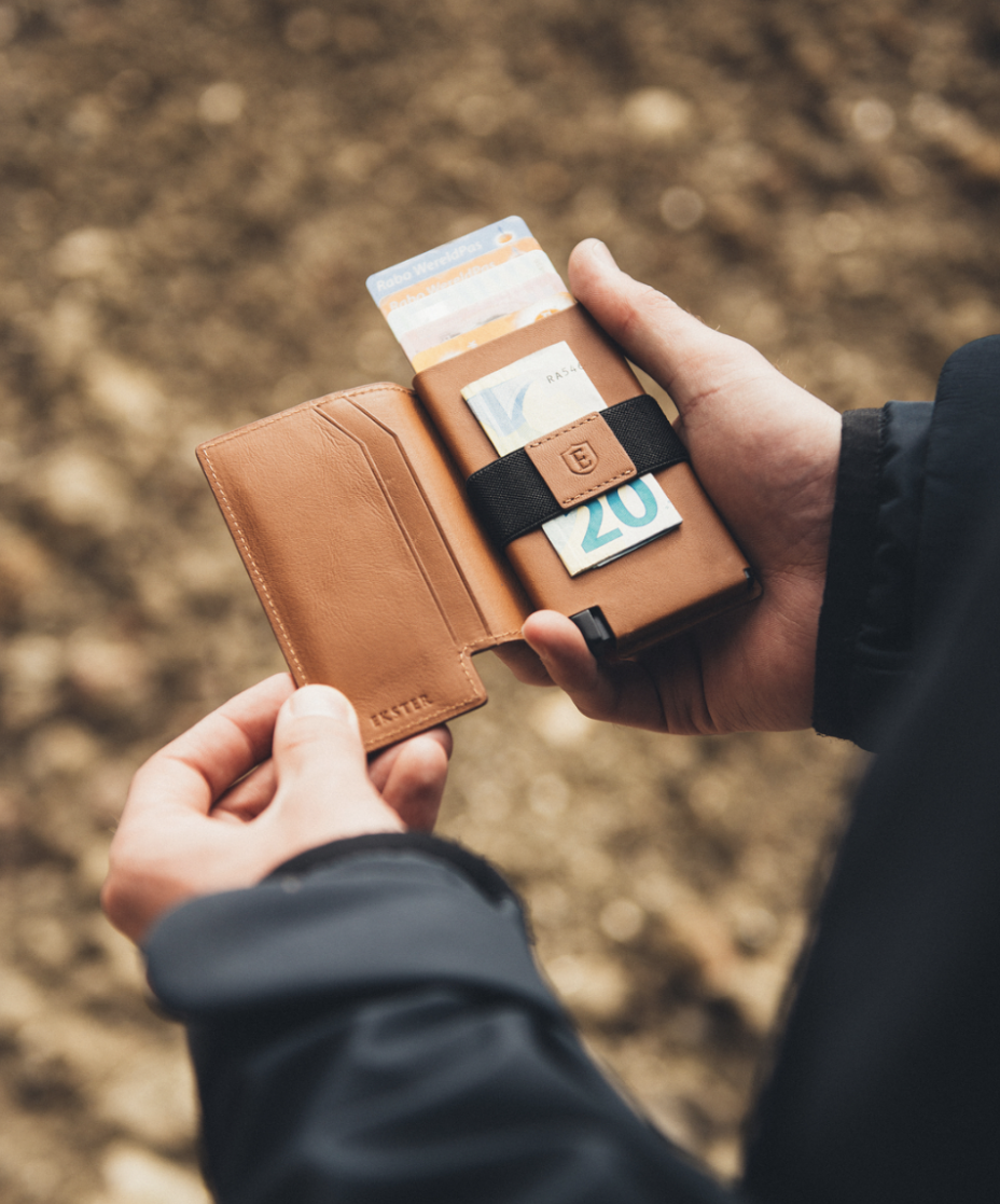 The modern wallet for card carriers - GEARADICAL