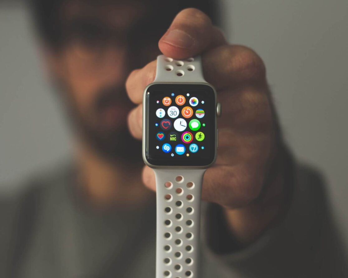 8 factors to consider before you buy a smart wearable device - GEARADICAL